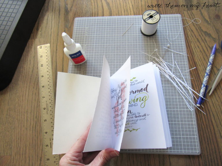 9 Easy Steps To Make a Memory Verse Booklet {Using Printable Verses} - Write Them On My Heart